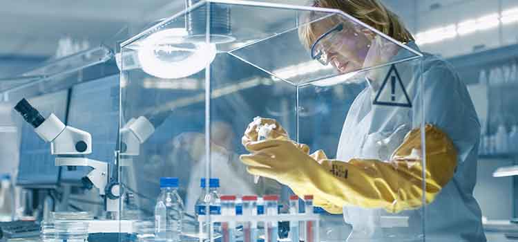 How To Become a Pharmacy Tech (Requirements Overview)