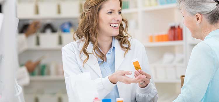How To Become a Pharmacy Tech (Requirements Overview)